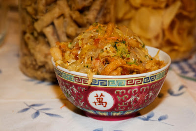 Only Slightly Pretentious Food: Recipe: Chinese New Year Lo Hei